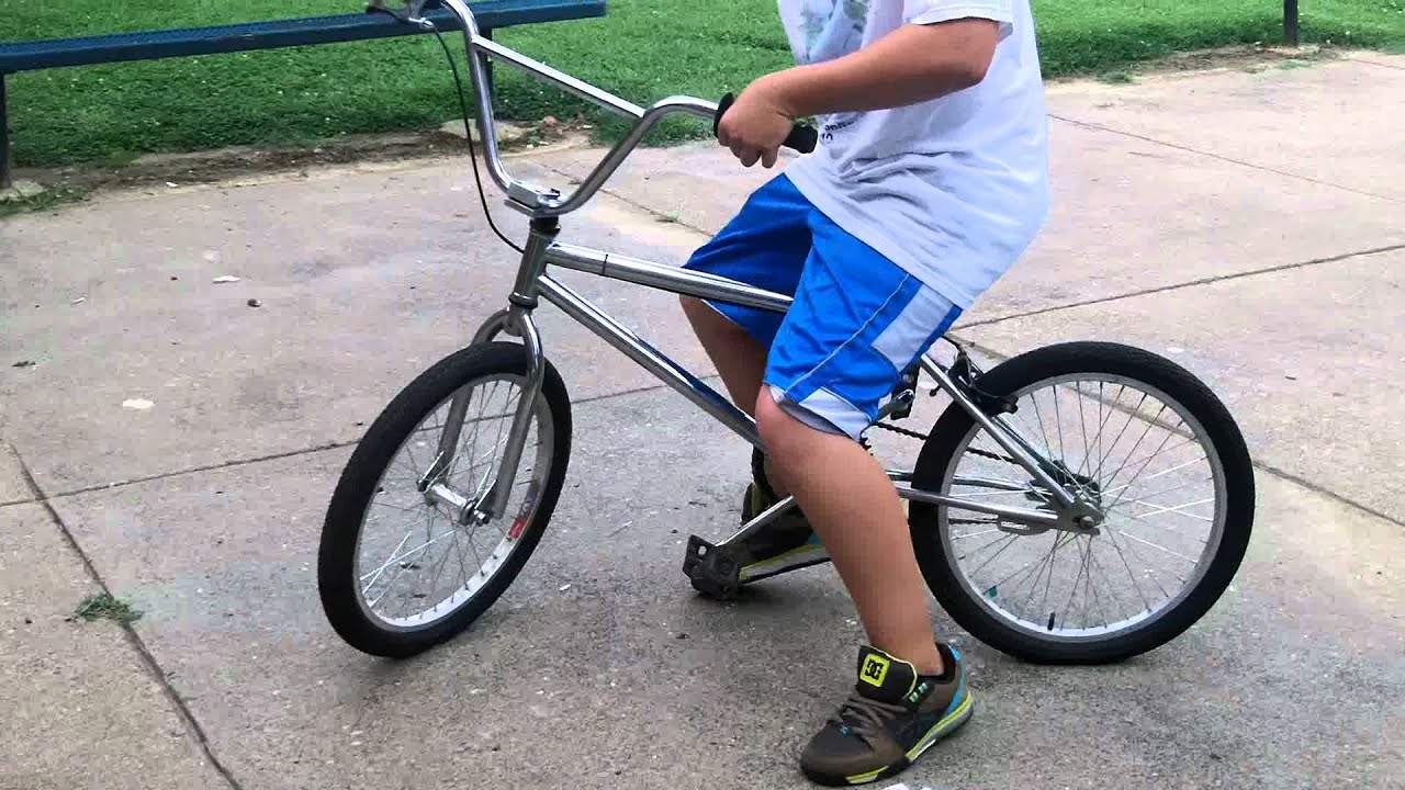 how to do stoppie rollback on a bike - YouTube