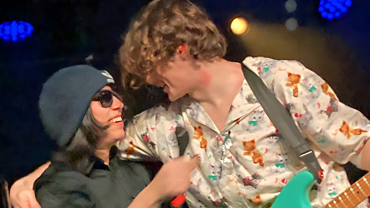 Wilbur & Quackity Perform Live.. - YouTube