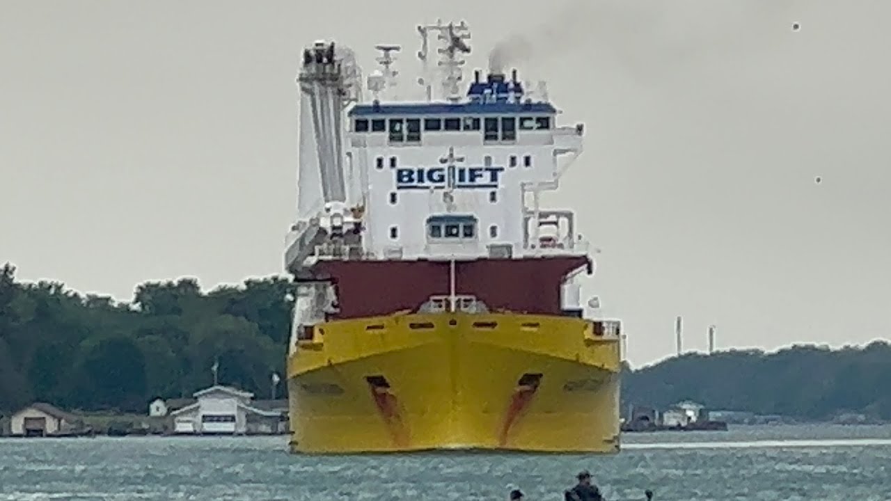 Saltwater Ship Happy River Salute - YouTube