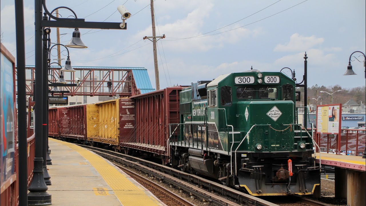 NYAR RS70/RS71 kleet lumber train at Syosset and Huntington - YouTube