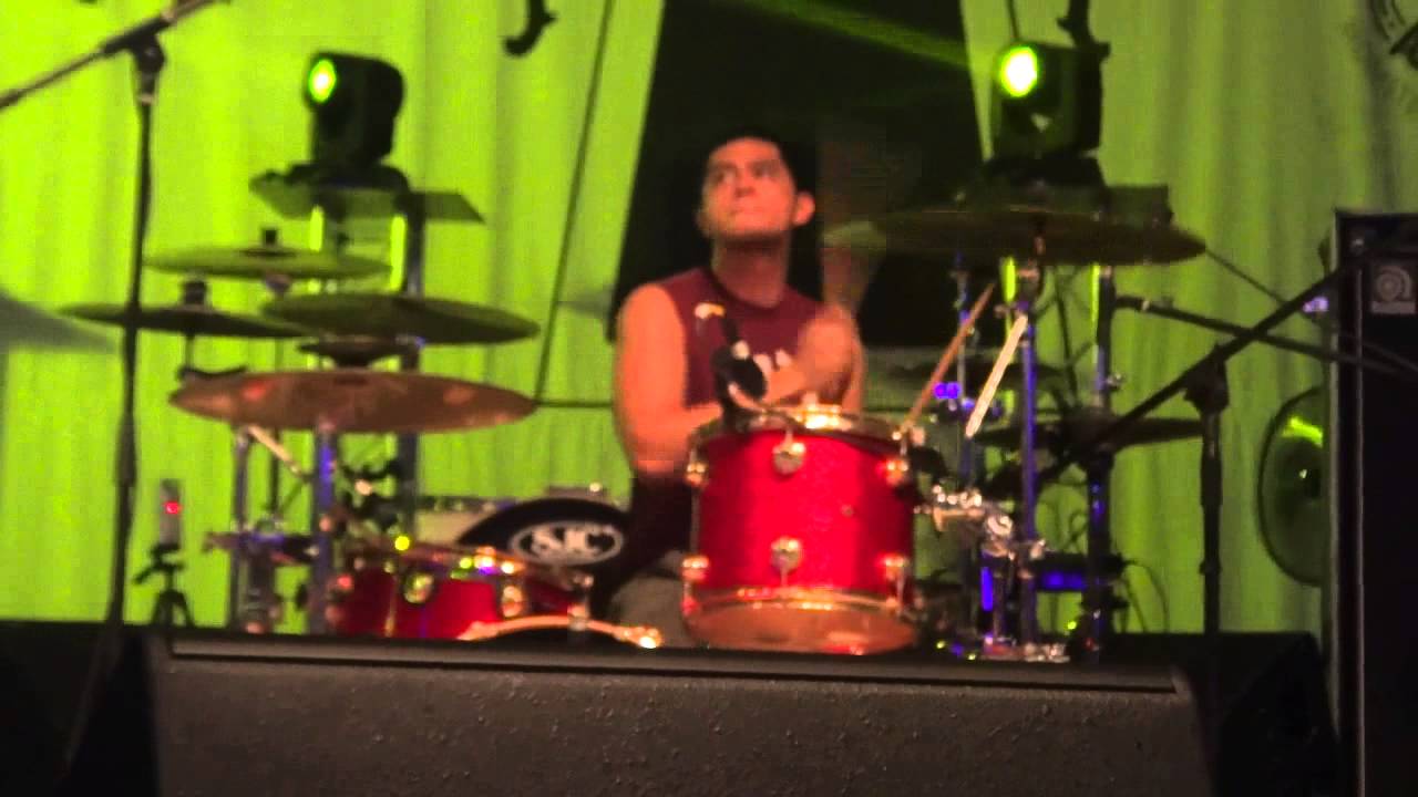 One Buck Short - Khayalan Masa (Live at MPLiveInKL14) - YouTube