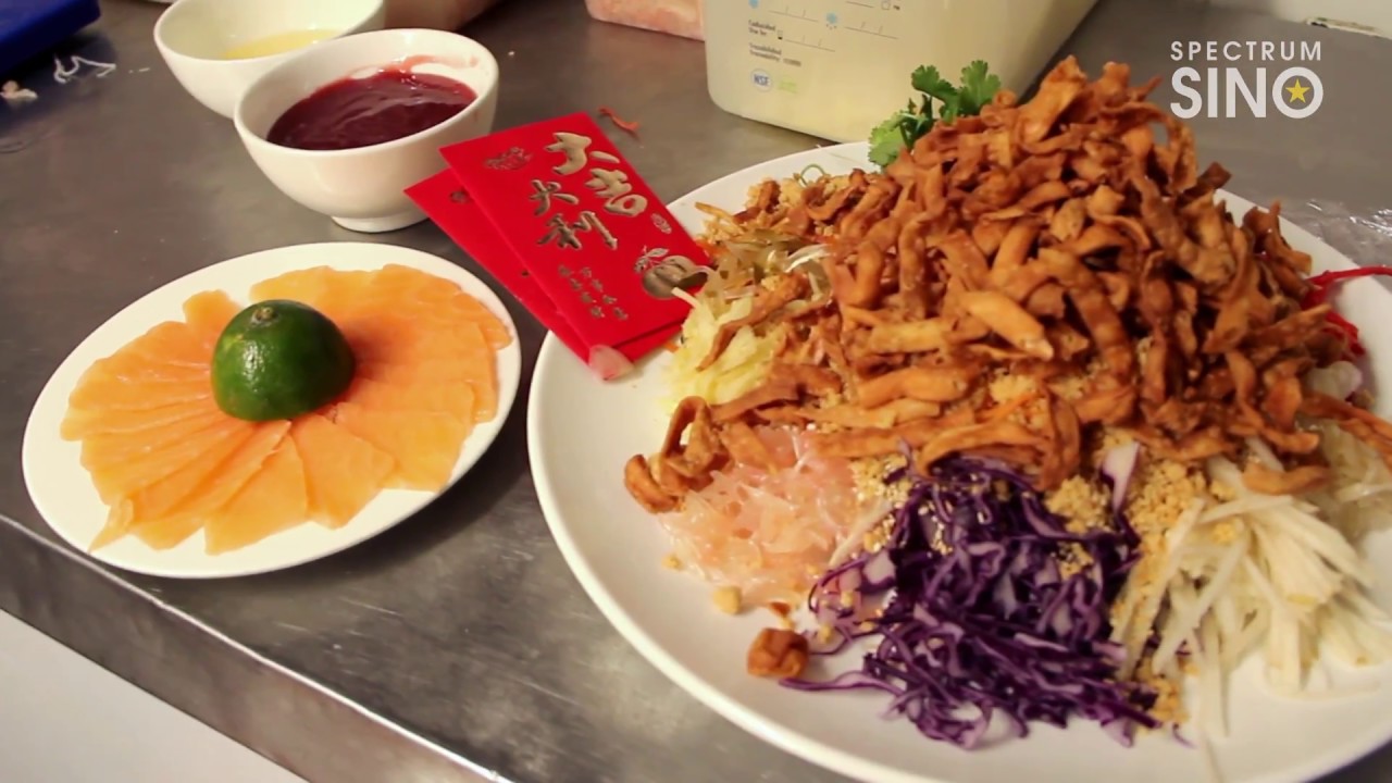 Chinese New Year food: Yu Sheng 鱼生 - YouTube