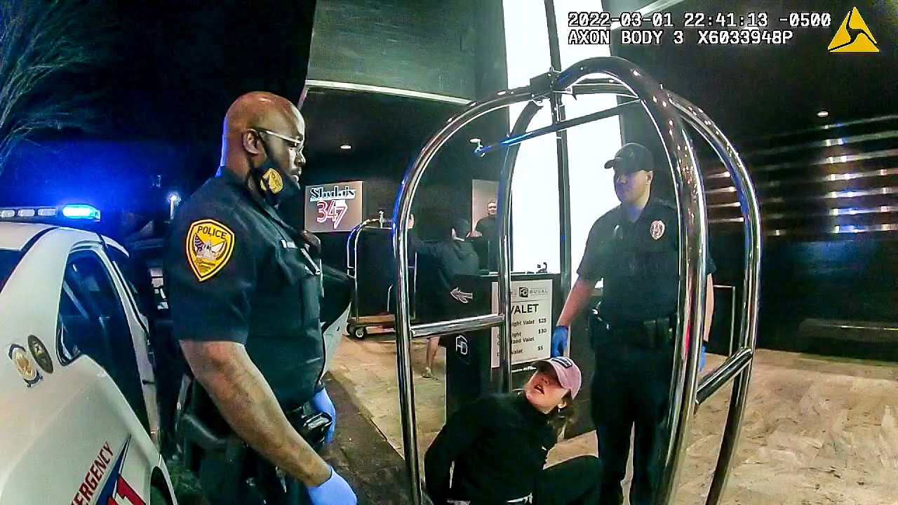 Teen Karen lies & screams fake leg injury to avoid arrest - YouTube