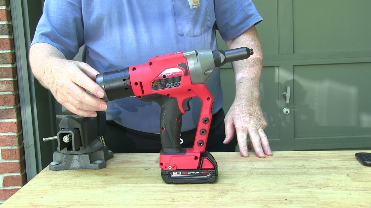 Milwaukee M18 Fuel Cordless Rivet Tool (Gun) - YouTube
