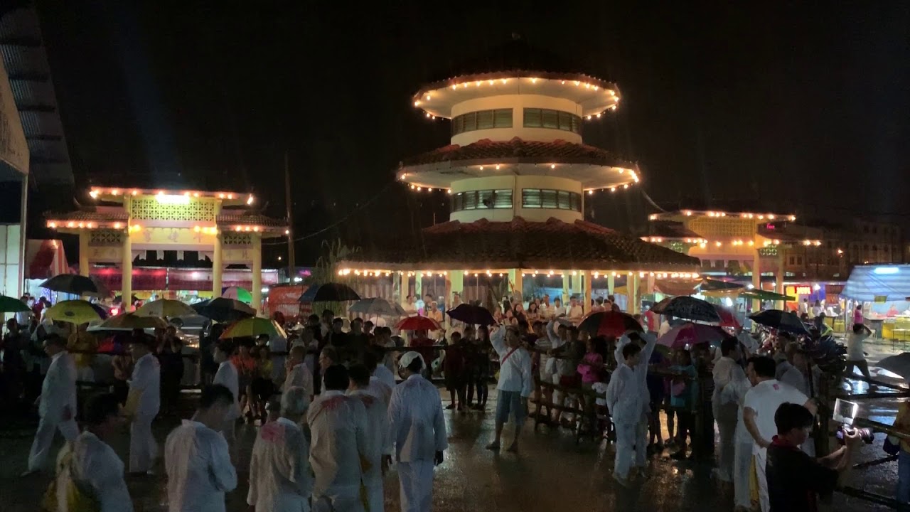 Fire Walking, Taiping 2019 - YouTube