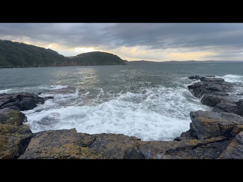 Relaxing sound of waves during high tide at Torquay, Torbay UK - YouTube