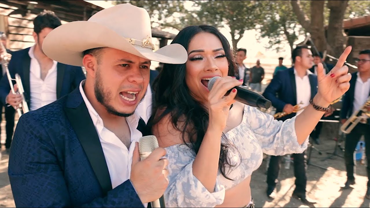 Alejandra Rojas (Diamante Negro) FT. Banda Los Nuevos Miravalle-En Vivo ...