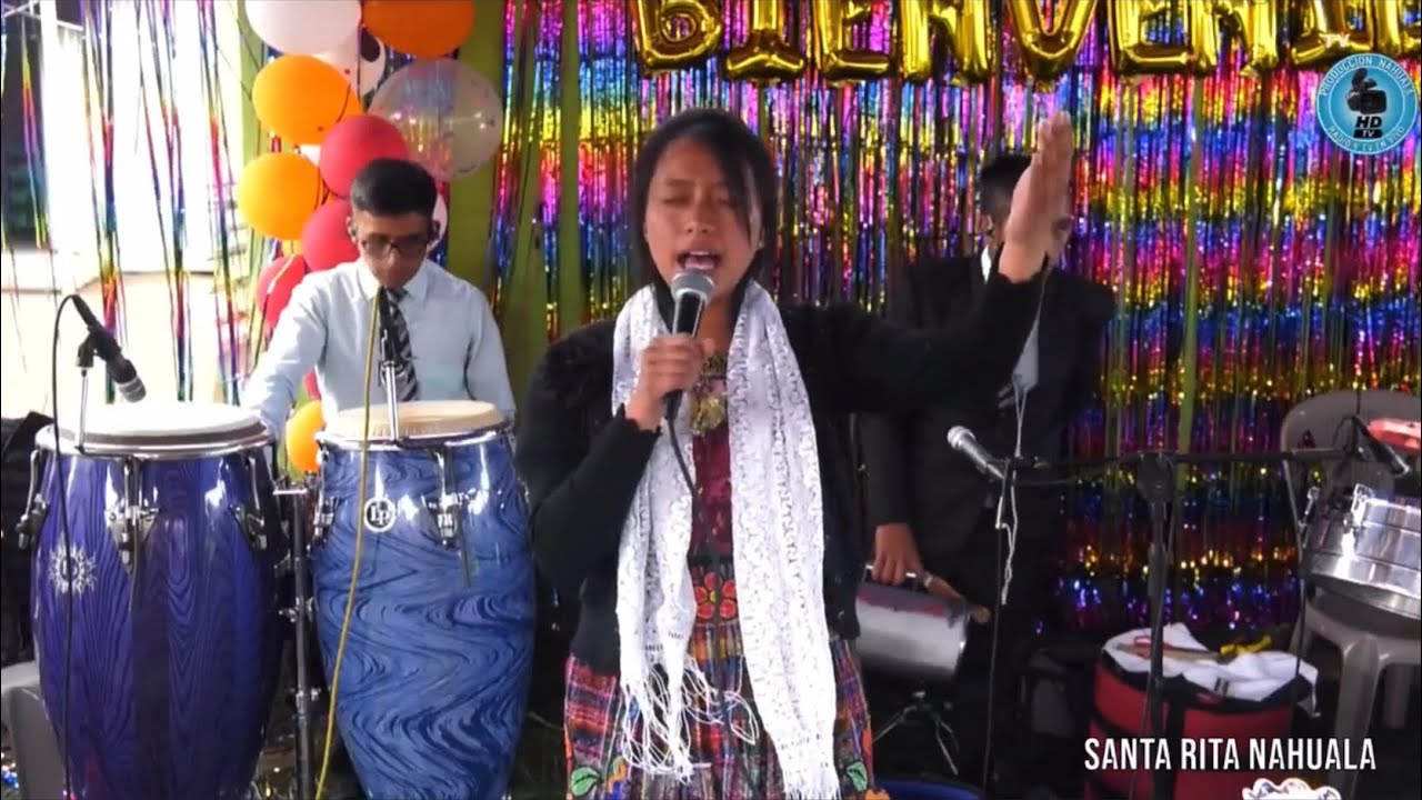 Angélica Velásquez Cantando en Nahuala - YouTube