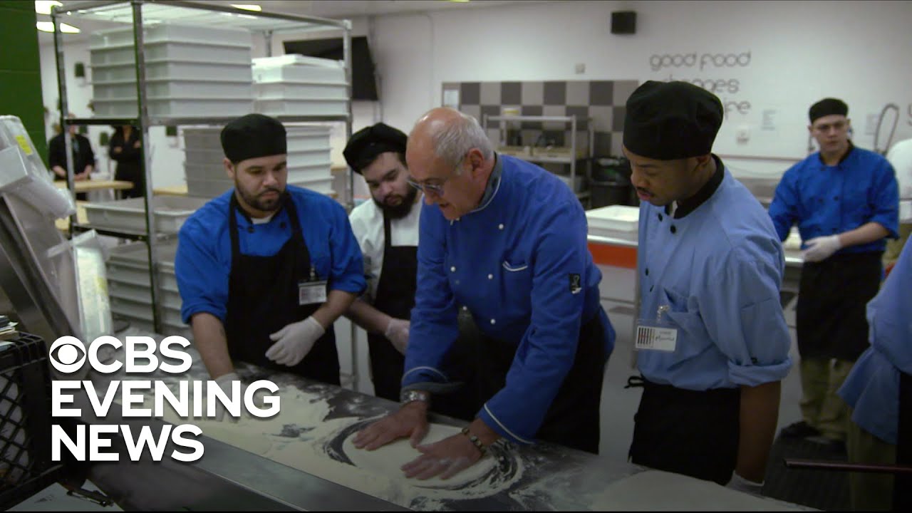 Chicago chef teaches inmates how to make artisinal pizza - YouTube