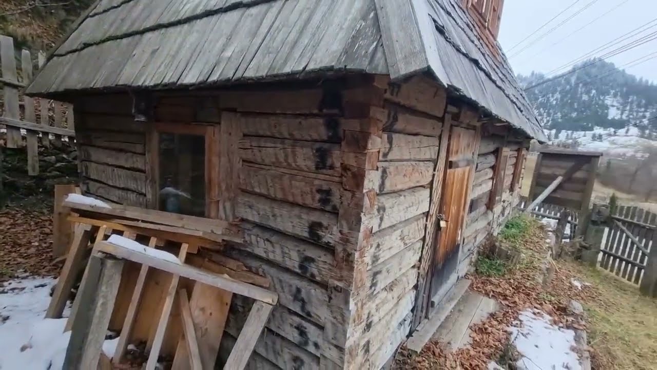 SAT AUTENTIC ROMÂNESC ADEVĂRAT CU CASE VECHI DIN LEMN ALE RĂZEȘILOR LUI ...
