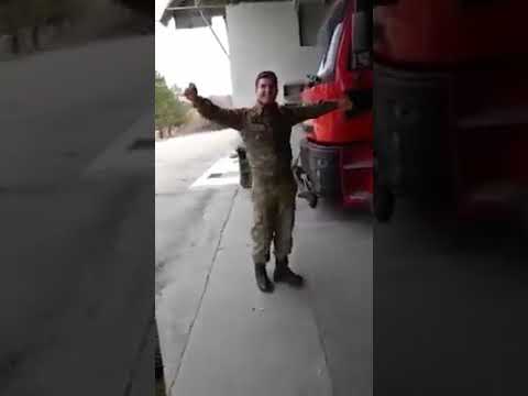 Roman havası oynıyan asker