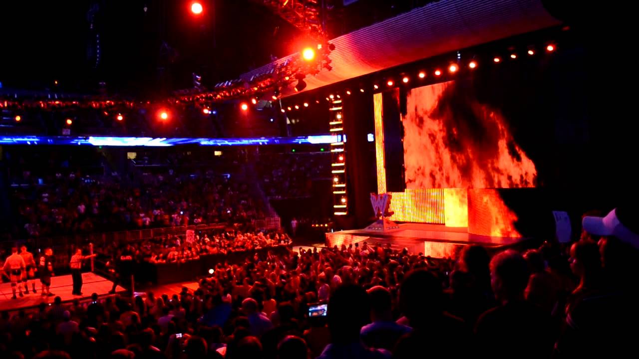WWE Smackdown April 6th - Daniel Bryan and Kane Entrance - YouTube