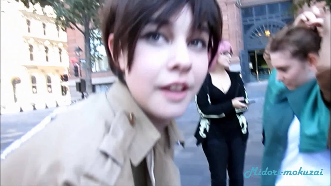 Attack On Titan Funtime Cosplay Vidéo - YouTube