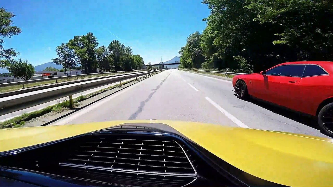 Dodge Challenger Hellcat VS Bmw I8 Protonic Frozen yellow Edition ...