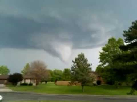 Funnel Cloud forming near the east side of Lake Shawnee - YouTube