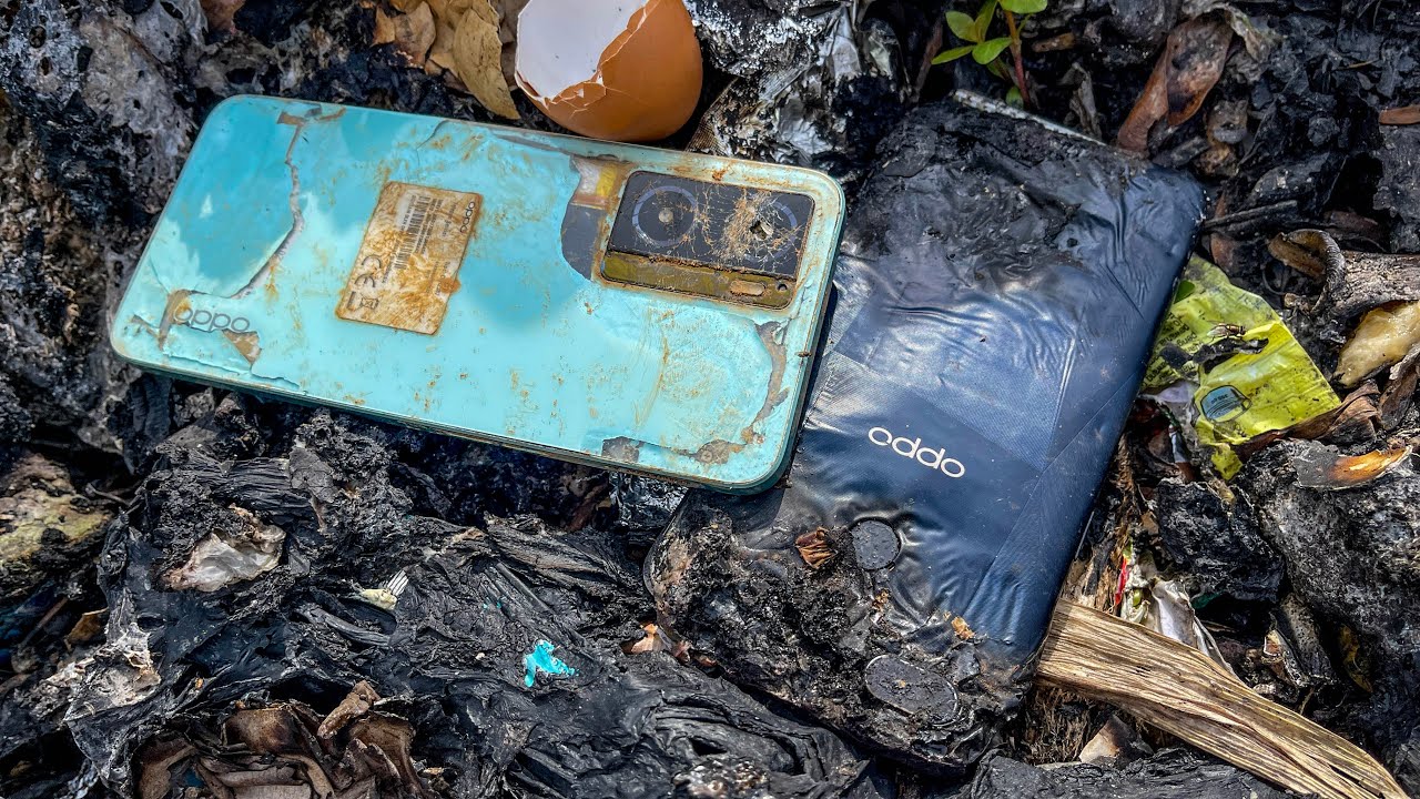 Dizzy to see... Restoration of burnt and mud soaked phones - YouTube