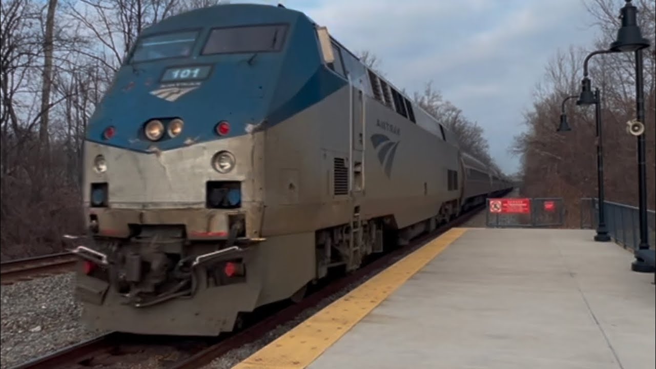 Amtrak 95 northeast regional with engine #101 passing through Lorton ...