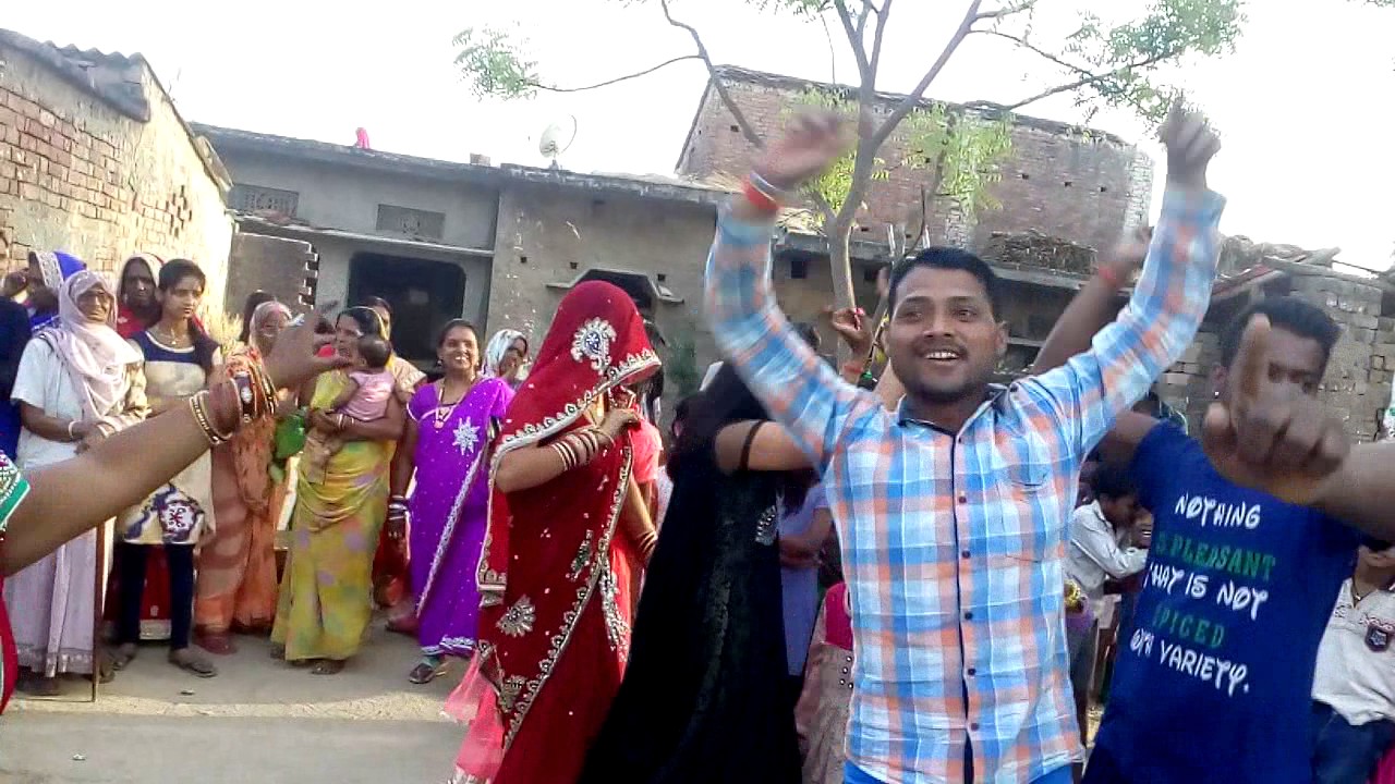 Rejapur bj dance Faizabad gaud family Manoj house - YouTube