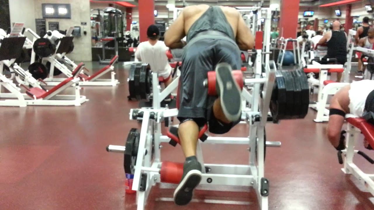 BODYBUILDER CARL MATTHEWS dropset standing individual leg curls - YouTube