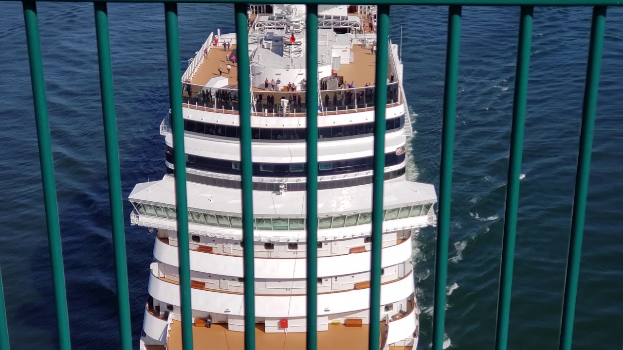 Royal Princess cruise ship going under Bridge - YouTube