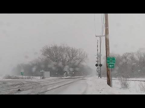 Live Norfolk Southern Train w MEC Dash 8 In Lake Effect Snow - YouTube