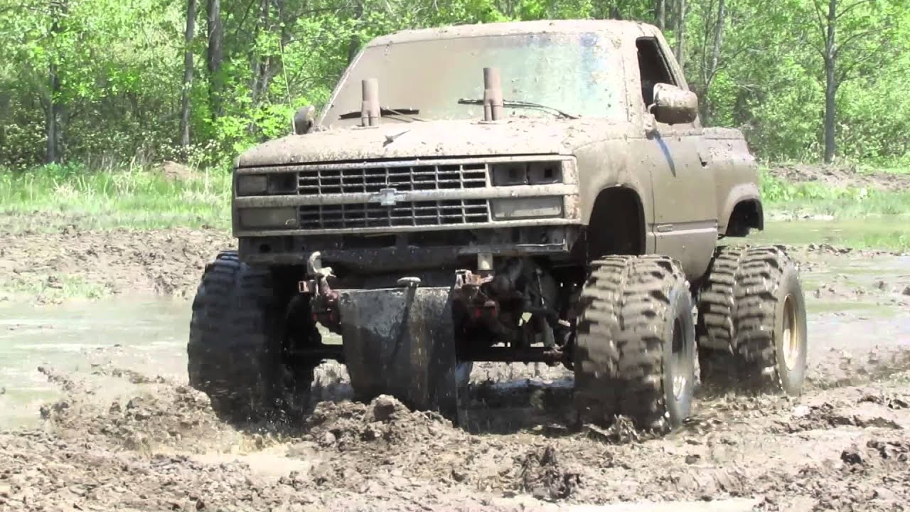 Chevy 4x4 Going Deep At Waterman Mud Bog - YouTube