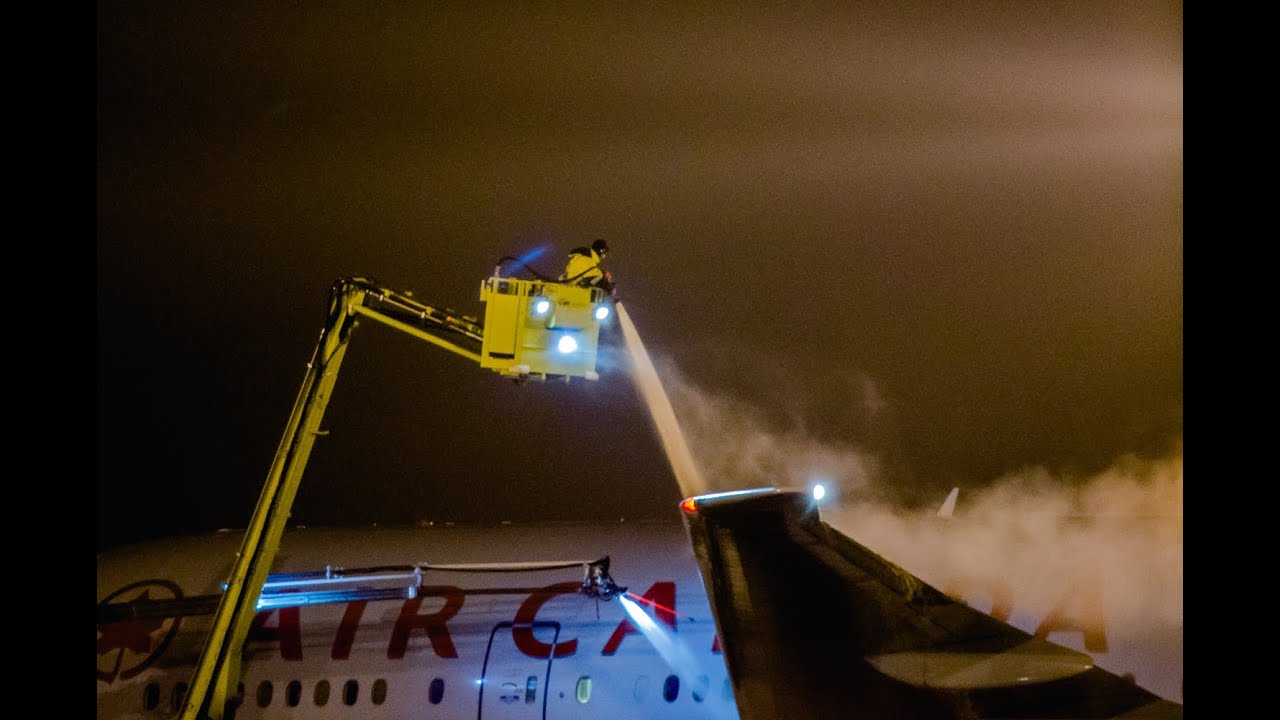 Air Canada 777 De Icing - YouTube