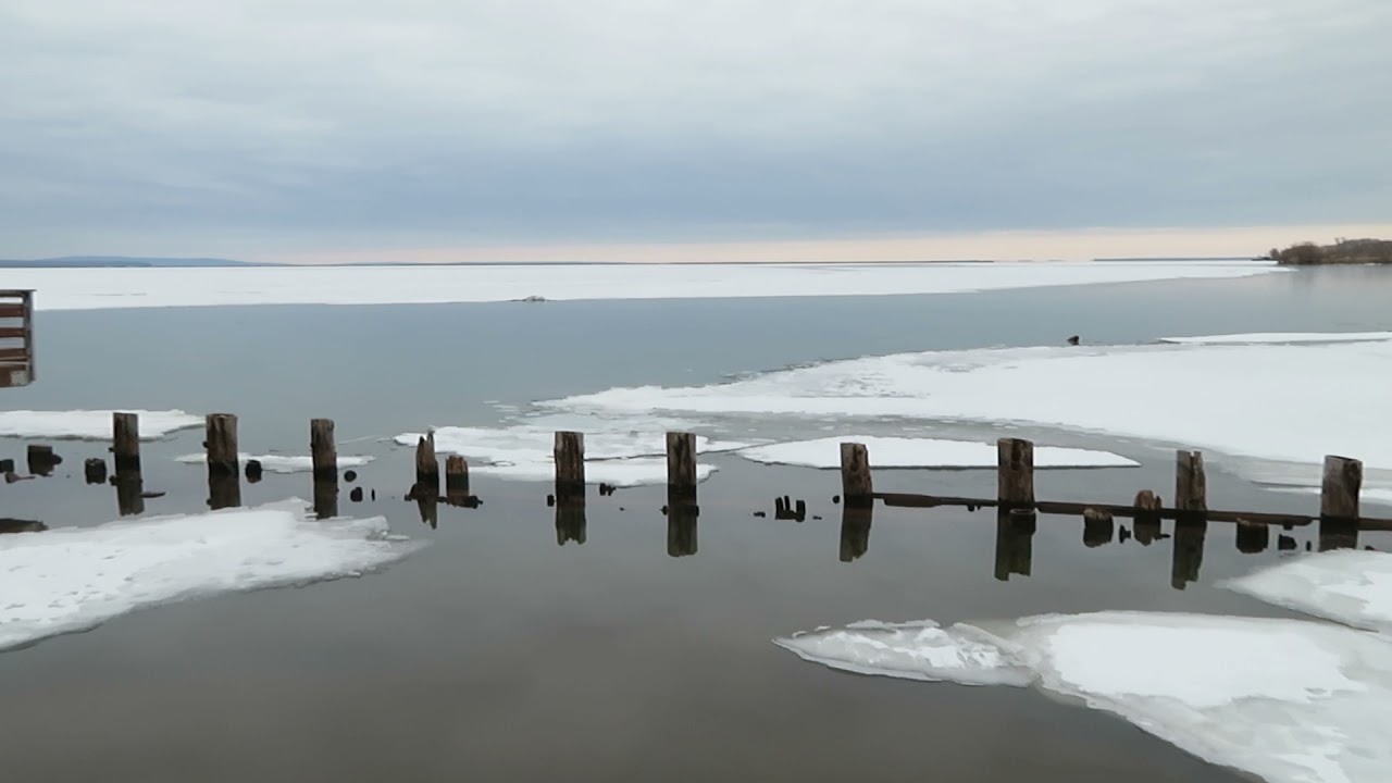 The cool sounds of ice cracking on Lake Superior - YouTube