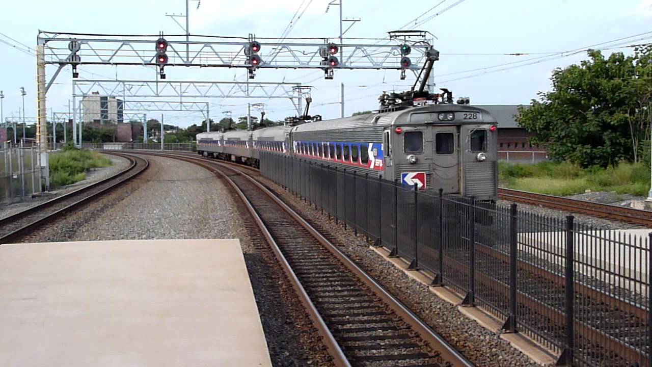 SEPTA Budd Silverliner II #207 departs Temple University - YouTube