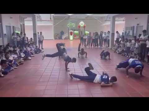 Grado Once hace el paso de Rauw Alejandro