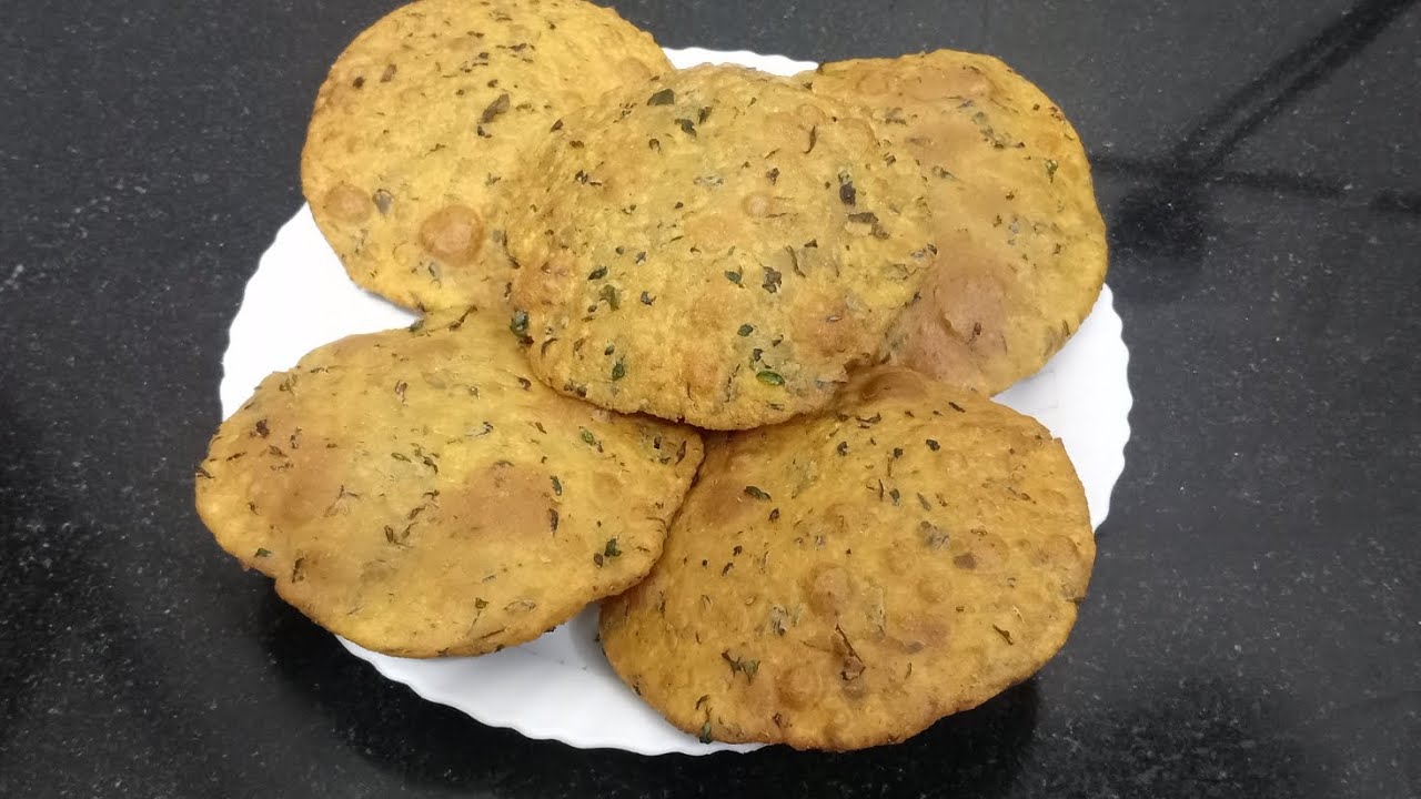 Hari methi ki puri recipe tasty and healthy 😋 हरी मेरी की पुरी रेसिपी 😋 ...