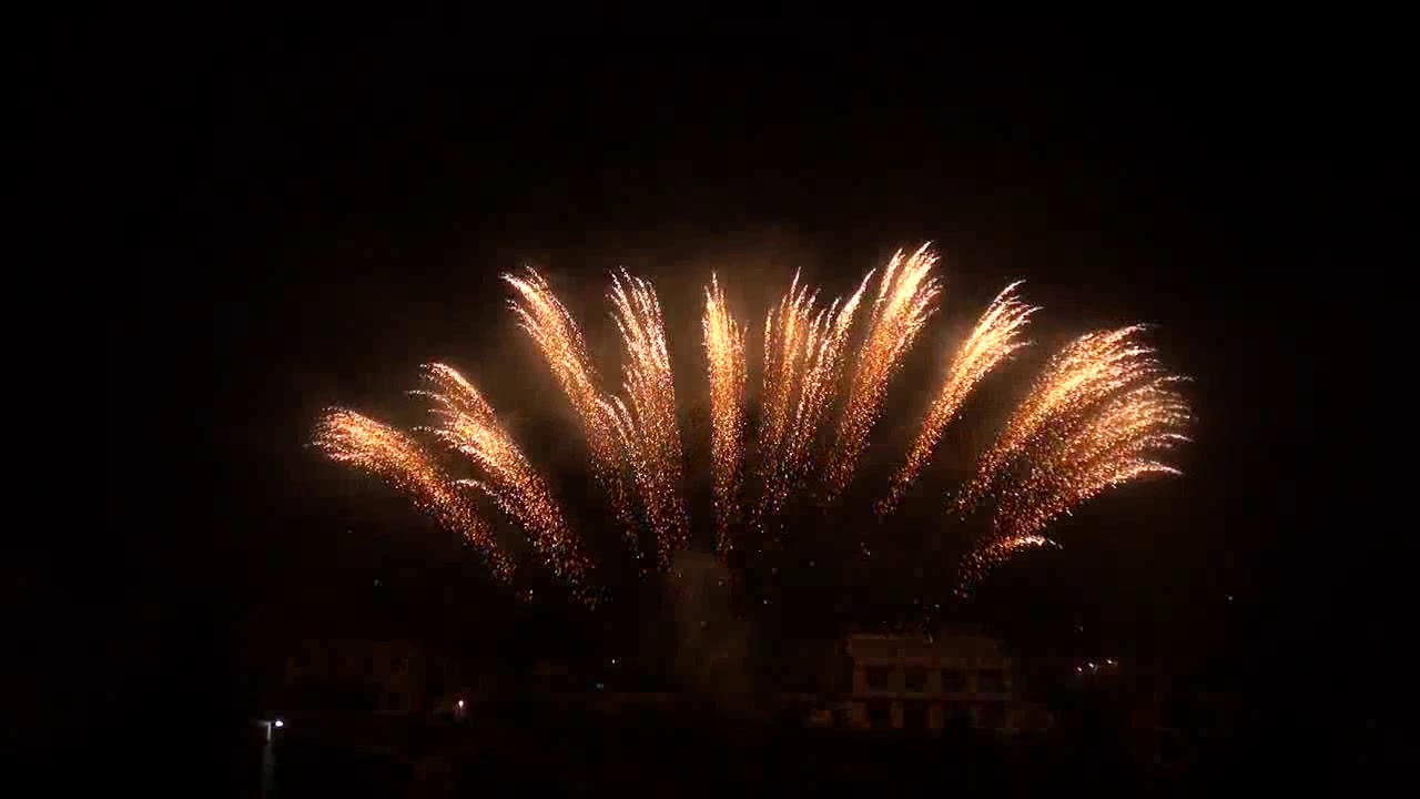 100 Shots Brocade Mine Effect #EpicFireworks - YouTube