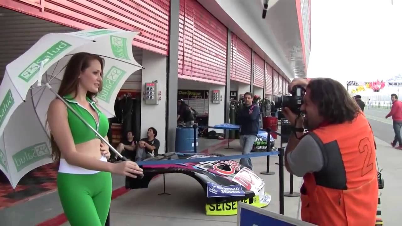 El elegido de las promotoras... - YouTube