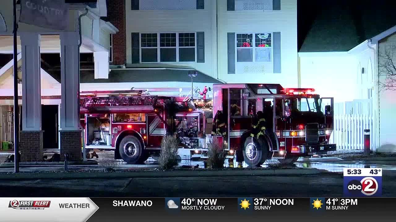 Little Chute hotel evacuated during fire - YouTube