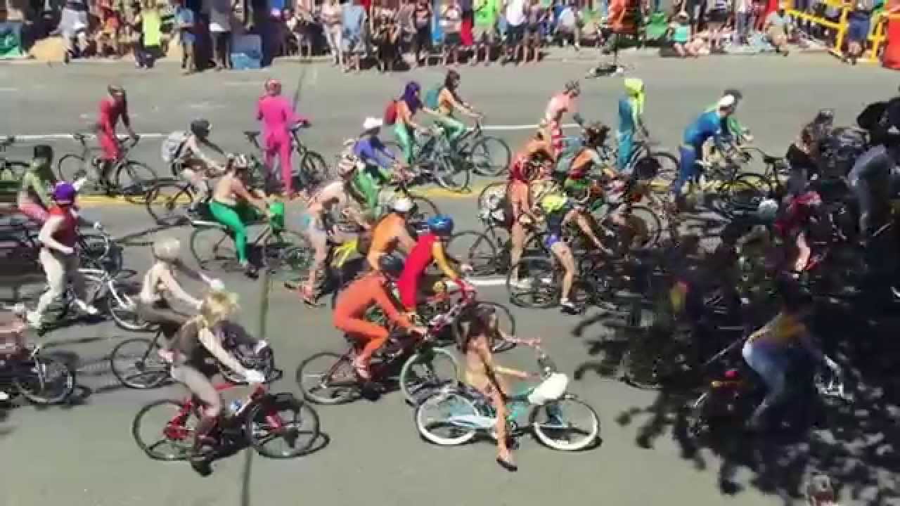 Naked Bicyclists at the Fremont Solstice Parade 2015 - YouTube