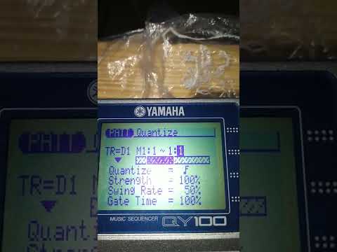 Creating a new Track Pattern on the Yamaha QY 100 - YouTube