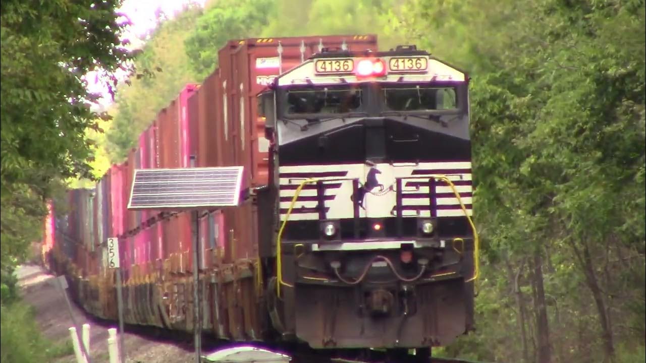 Trainspotting: NS 376 pulls up and stops - YouTube