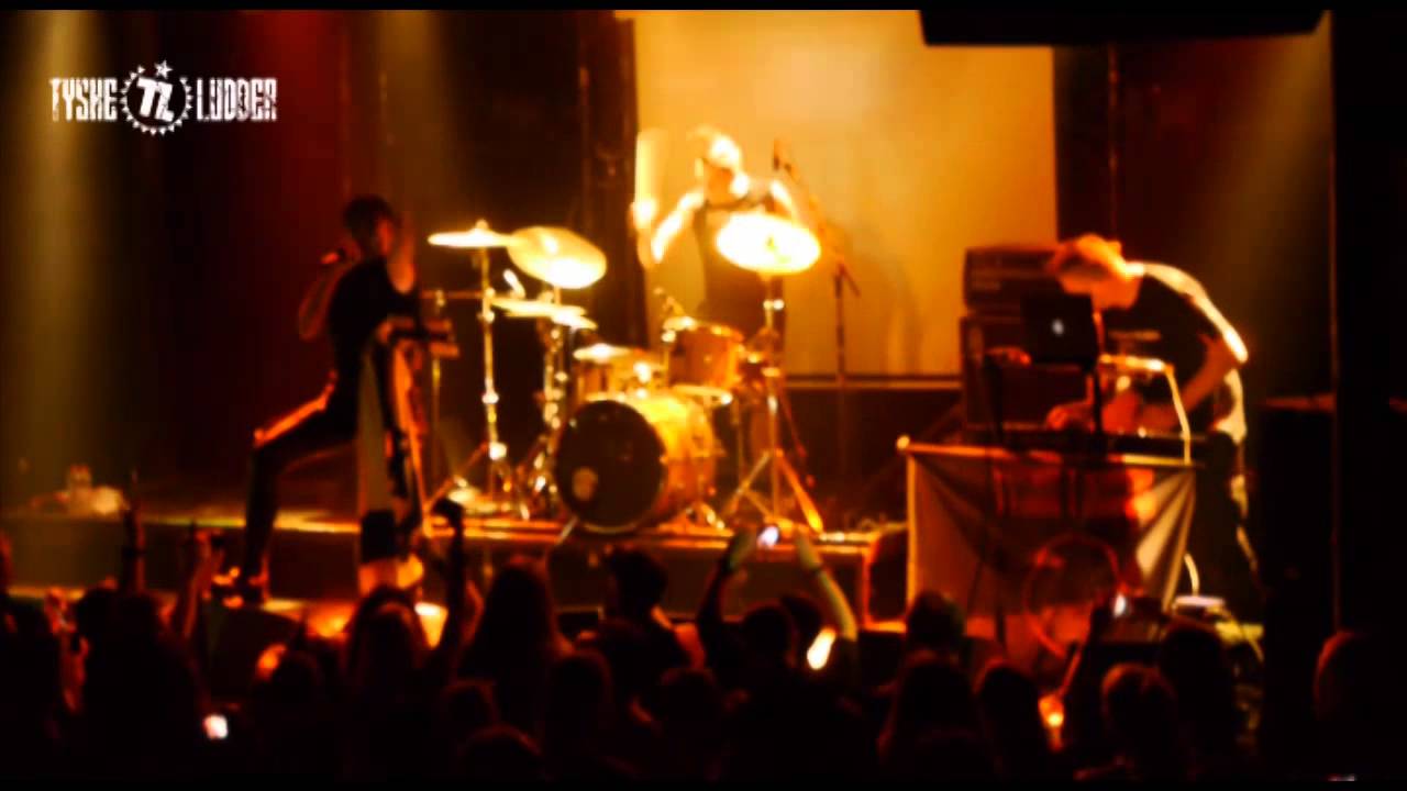 Tyske Ludder - Androgyner Held (live) @ Israeli Gothic Festival 2014 ...