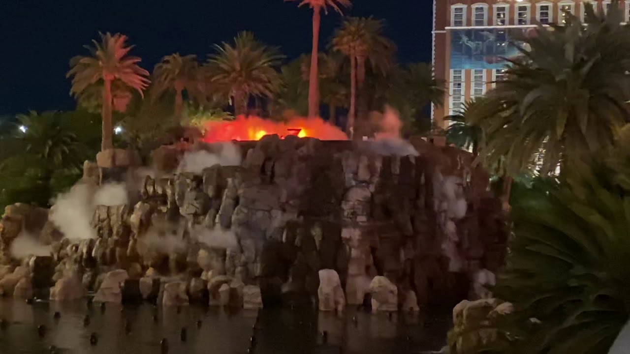 The volcano display at The Mirage, Las Vegas - YouTube