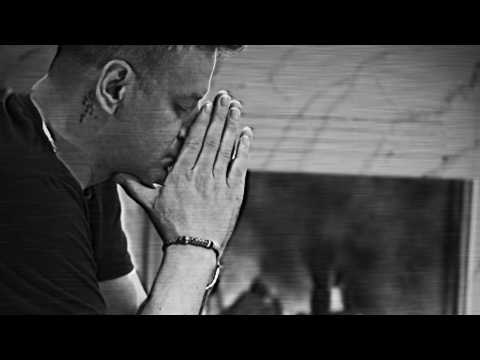 Gölge Rayan sustur gözlerini ( Mustafa Kemal Atatürk ü ) saygıla anıyoruz.. 