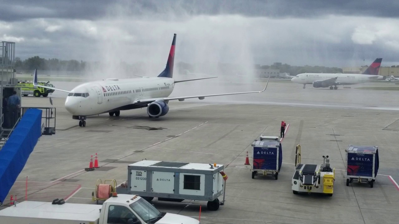 A Delta Pilot's Last Flight - YouTube