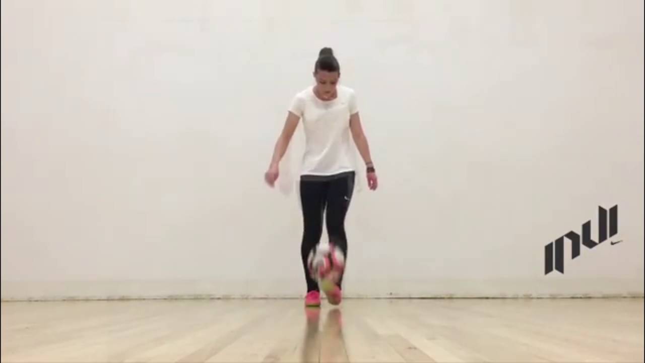 AMAZING SOCCER FREESTYLE KICK UP! By Indi Cowie! - YouTube