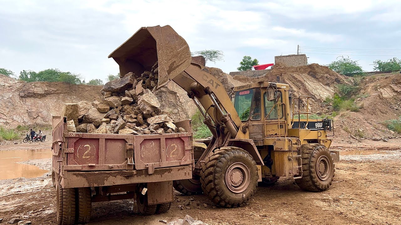Gaint Rock Loading With Heavy Catterpillar Machine | Amazing loading ...