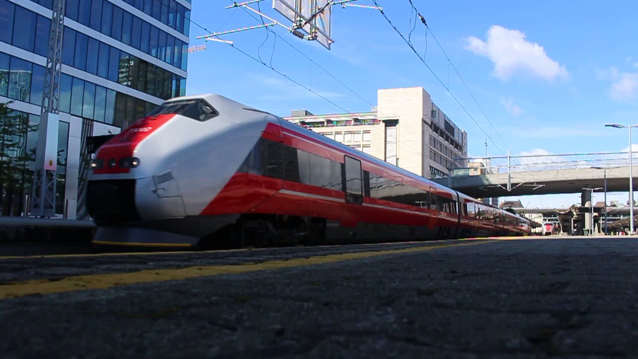 NSB Regiontog Type 73 på Oslo S fra Spor 19 - YouTube
