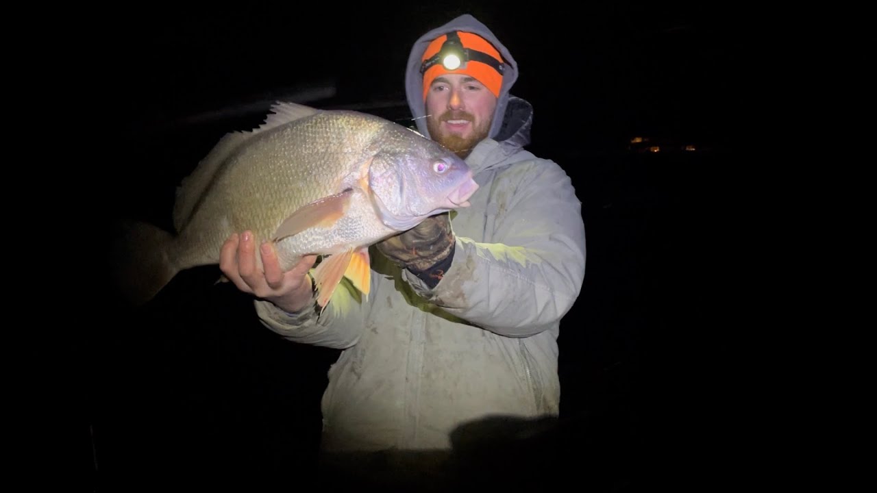 Catching Drum/Sheepshead off Lake Michigan Pier in the snow. - YouTube