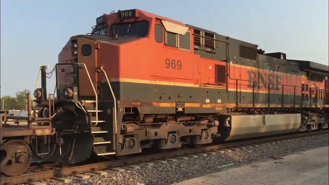 BNSF and NS Action in Streator, IL 09/14/22 - YouTube