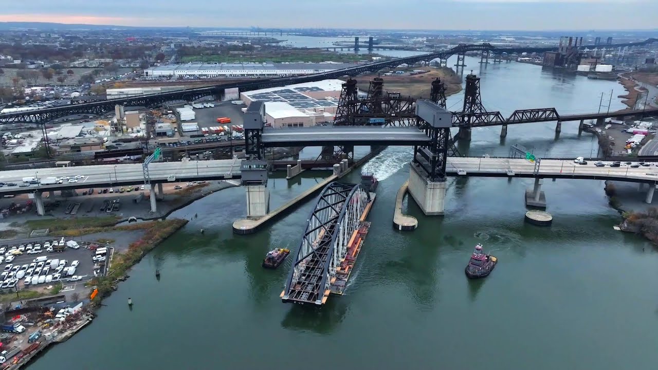 First Arch Delivery of Portal North Bridge | HNTB - YouTube