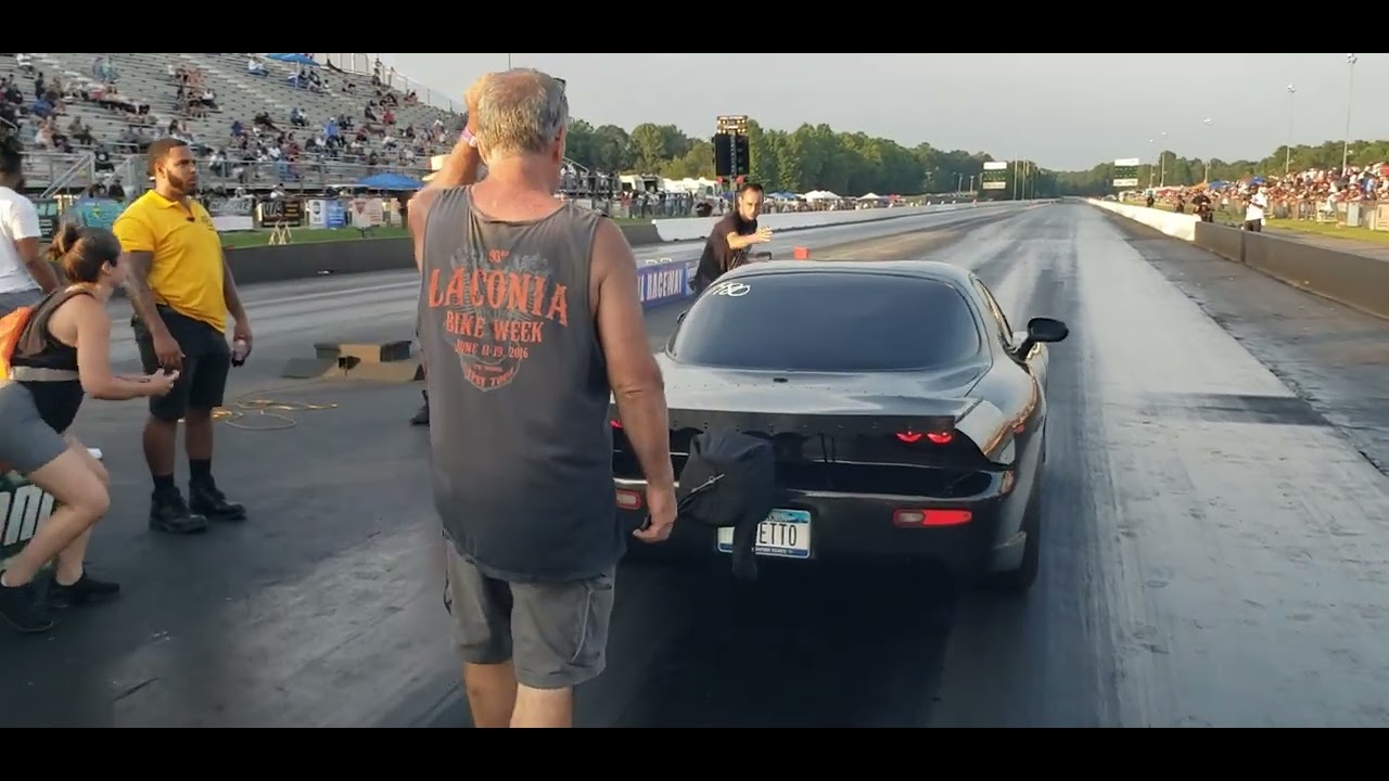 SQUIRREL MASTER VS TORETTO - YouTube