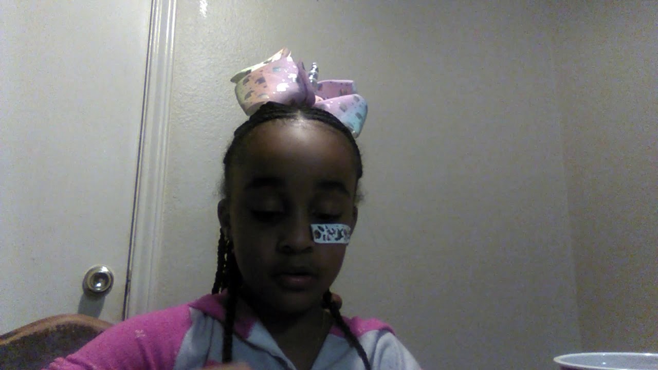 Eating food on camera **very cringy** - YouTube