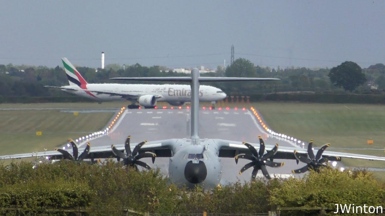 AMAZING RAF A400 ZM414 meets Emirates Boeing 777 at Newcastle Airport ...